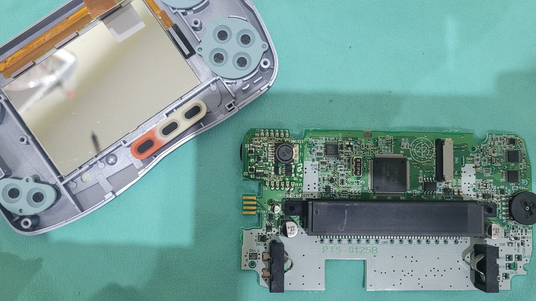Wonderswan color in a new shell with IPS display