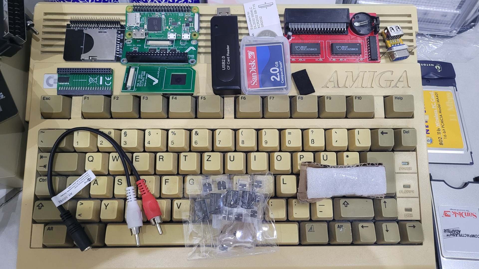 Pimped Amiga 600 : from bad condition to fully working OS 3.2 + 030