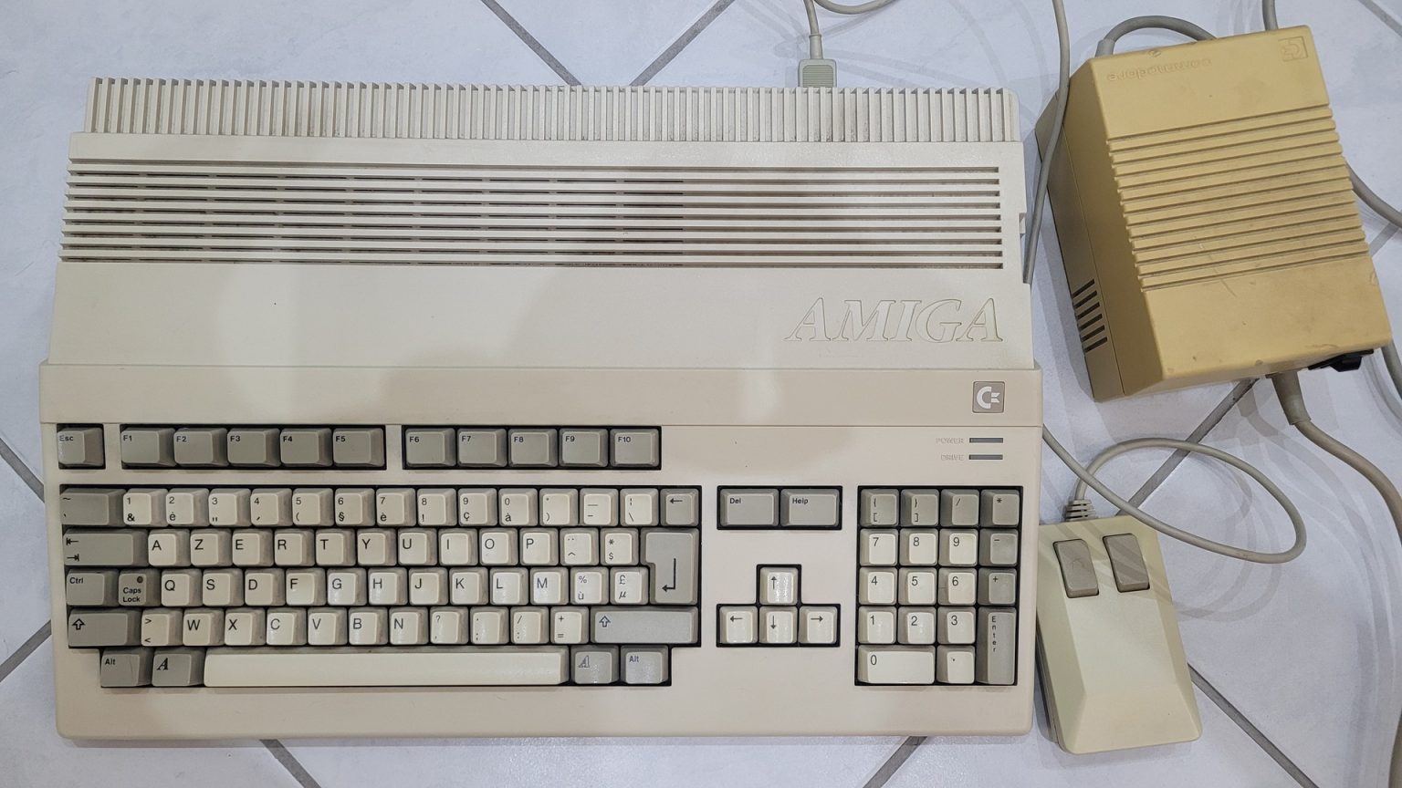 Restoring & Customizing an Amiga 500 – Workbench 1.3, Tools & Enhancements