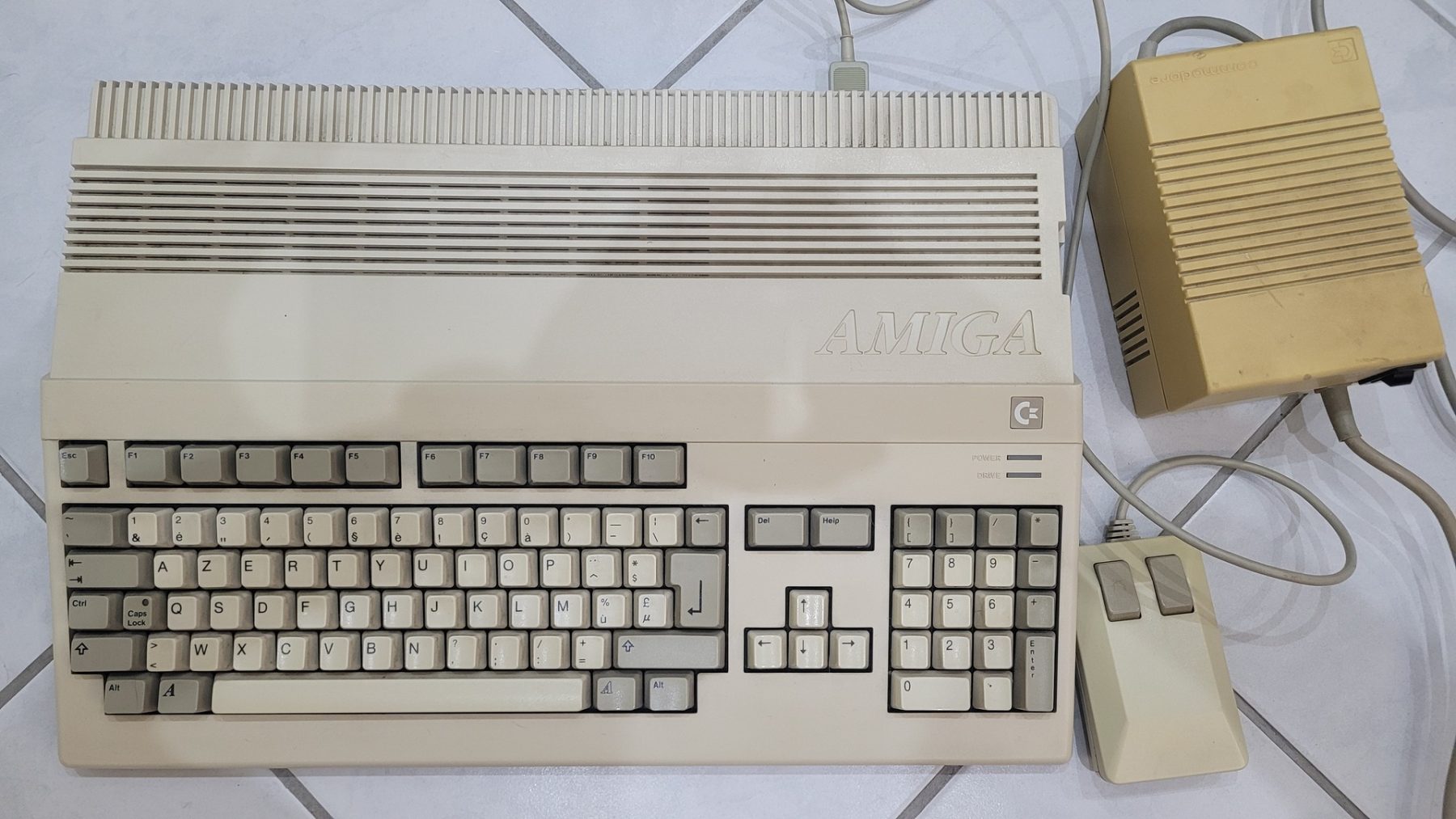 Restoring & Customizing an Amiga 500 – Workbench 1.3, Tools & Enhancements